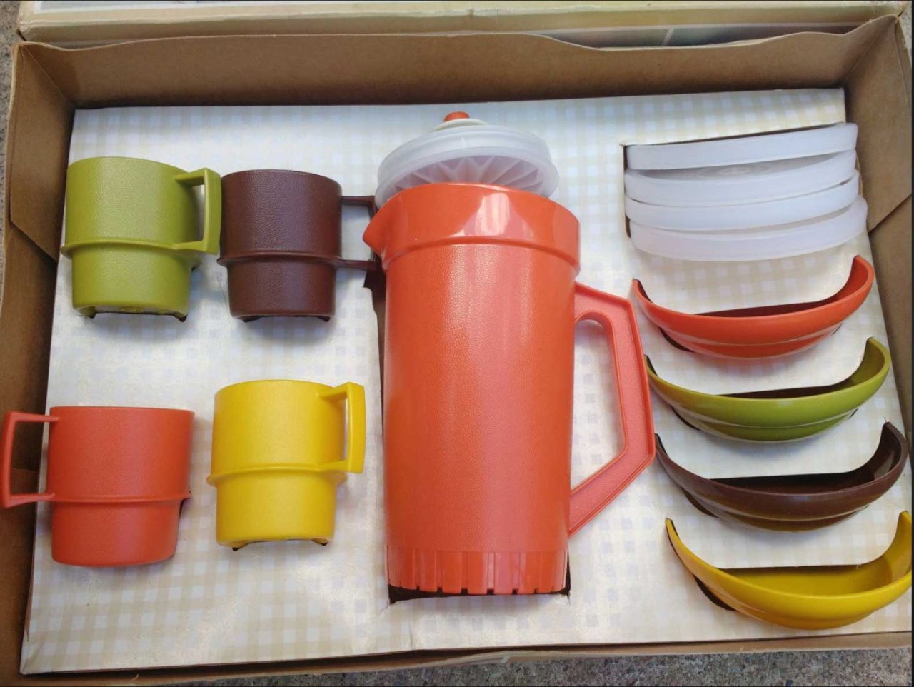 Tupperware: An American icon - Discover Vintage America
