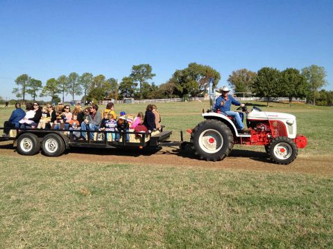 Hayrides are a treasured autumn tradition - Discover Vintage America